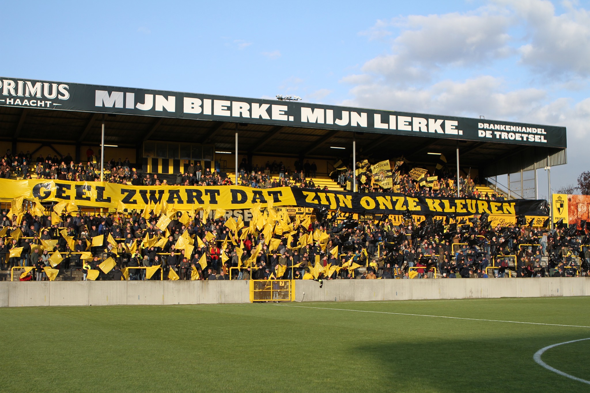 Lierse speelt volgend seizoen weer profvoetbal | Lierse